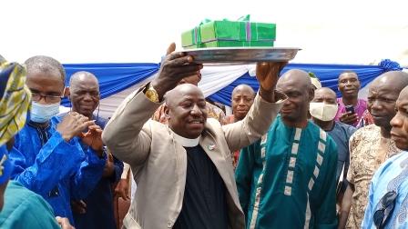 Okun speakers joyfully welcome New Testament in their language – The ...